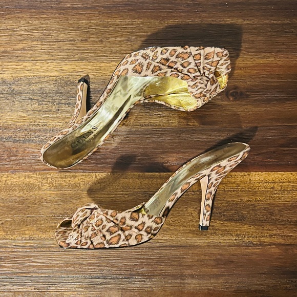 Guess | Shoes | Guess Gold Leopard Print Knot Strapless Heels Safari ...